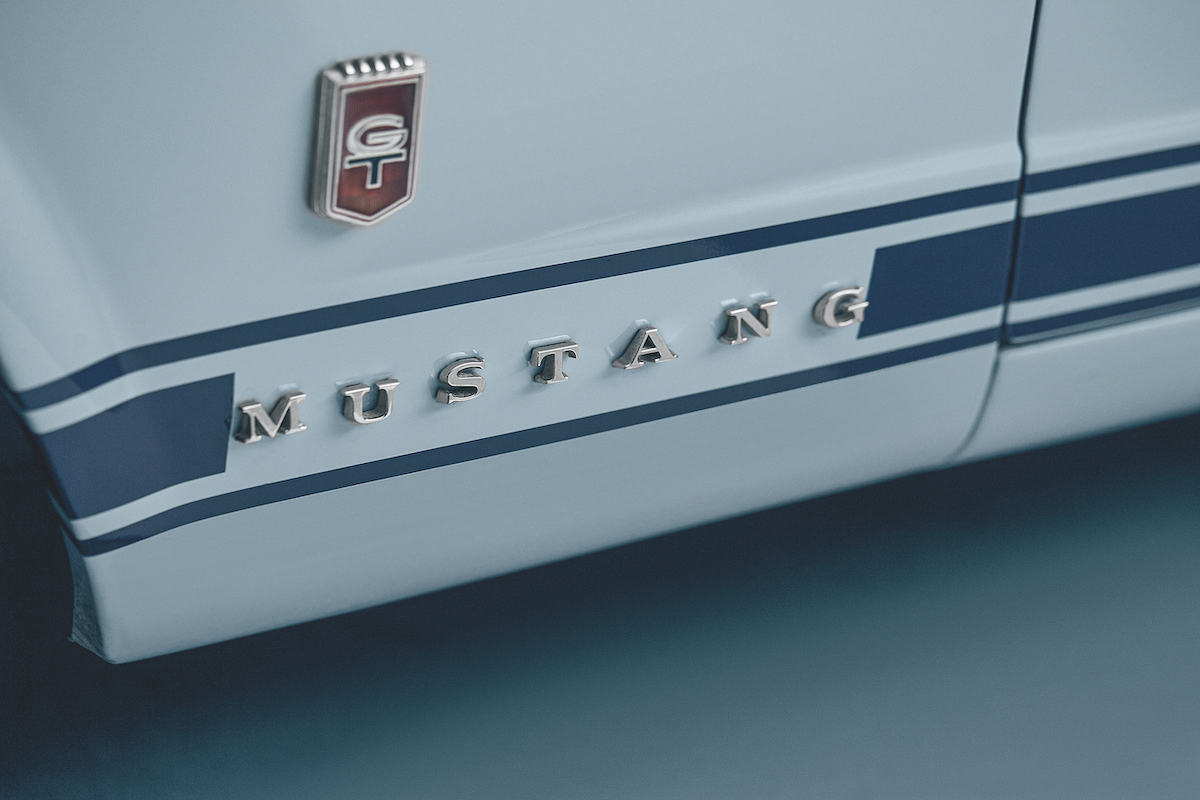 Corvette Sting Ray vs Ford Mustang – the American civil war - Octane ...